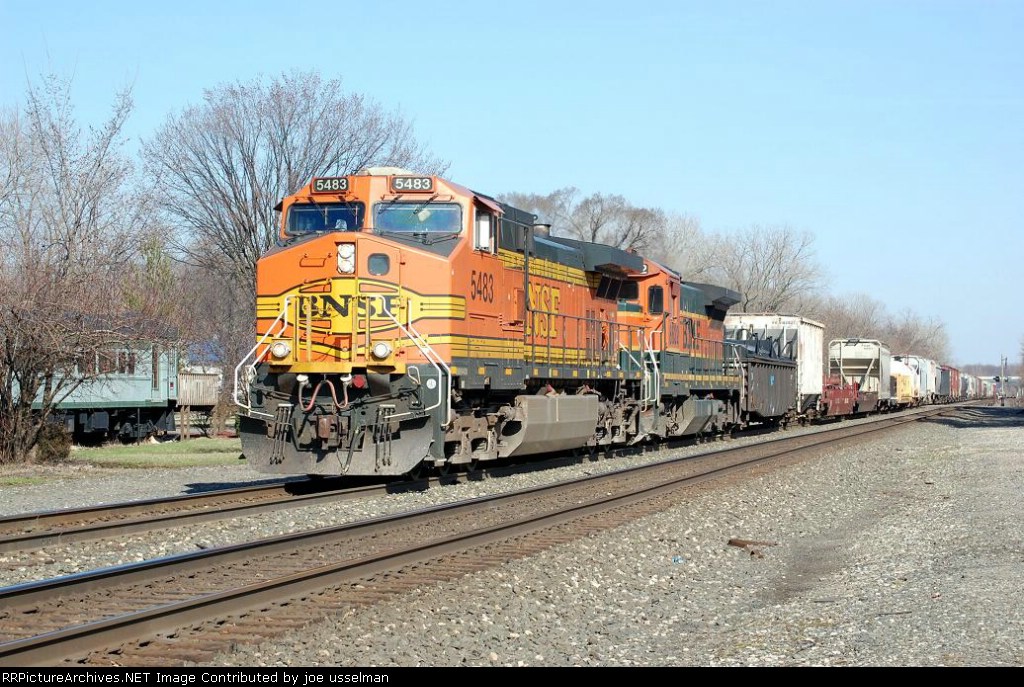 BNSF 5483